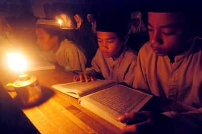 DOES READING IN DIM LIGHT DAMAGE VISION? – Classy Vision Opticals